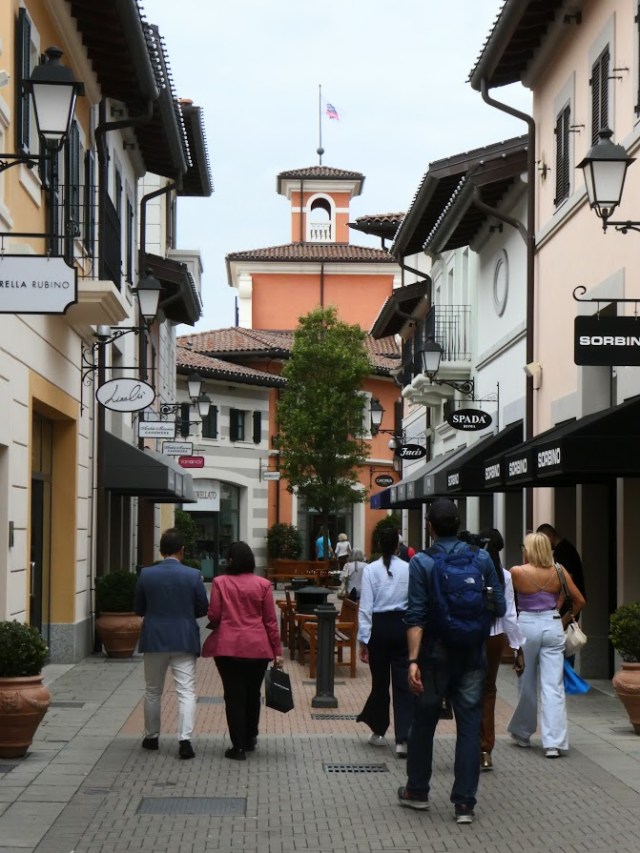 Shopping In and Around Como | The Como Companion