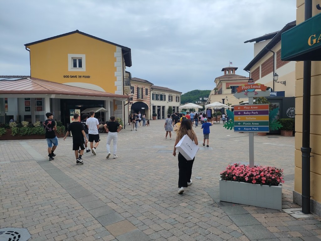 Shopping In and Around Como | The Como Companion